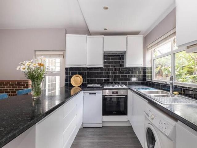 2 bedroom flat for rent in Fairmile Avenue London SW16