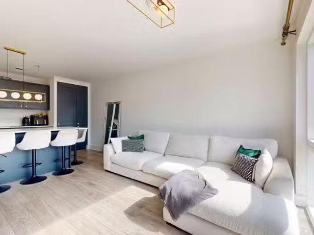 2 bedroom flat for rent in Falcon Drive, Cardiff, CF10