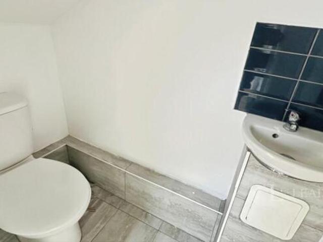 2 bedroom flat for rent in Falconers Road, Luton, LU2