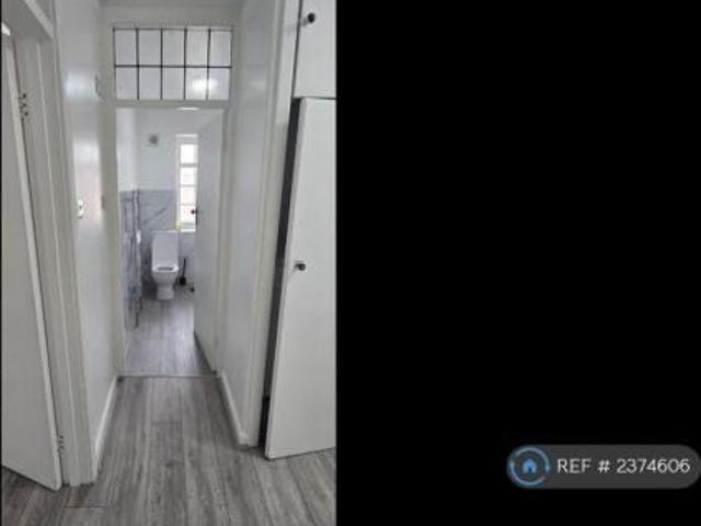 2 bedroom flat for rent in Falloden Way, London, NW11