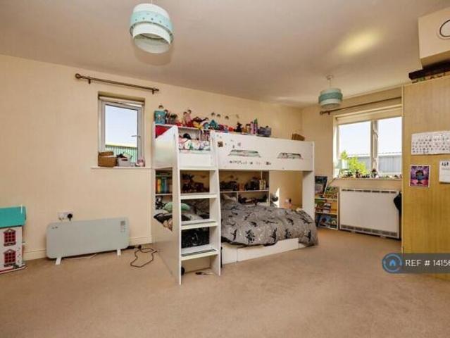 2 bedroom flat for rent in Faraday Road, Guildford, GU1