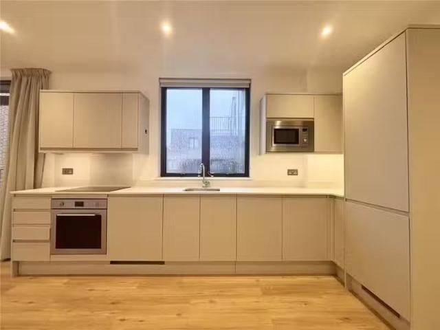 2 bedroom flat for rent in Farnborough Road, Farnborough, Surr.