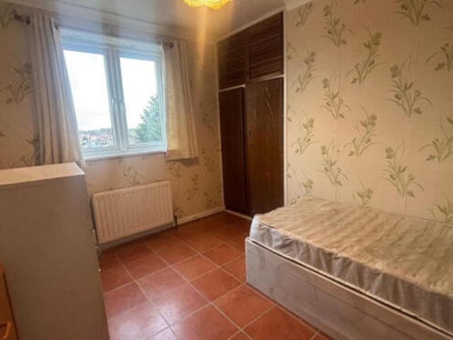 2 bedroom flat for rent in Farnham Road, Slough, Berkshire, SL2
