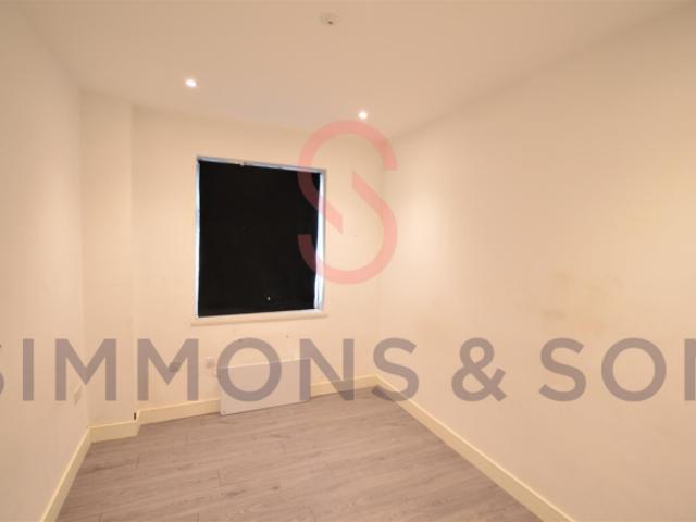 2 bedroom flat for rent in Farnham Road, Slough, SL1