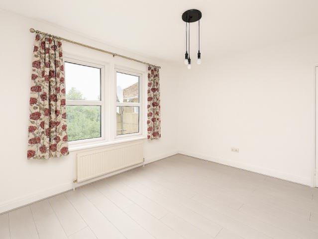 2 bedroom flat for rent in Farnley Road, Selhurst, SE25