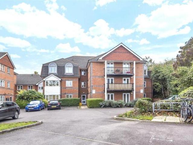 2 bedroom flat for rent in Farringdon Court, Erleigh Road, Reading, Berkshire, RG1