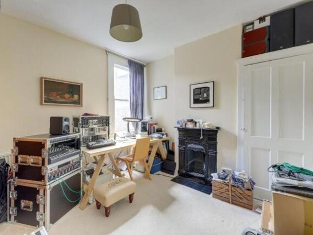 2 bedroom flat for rent in Faversham Road, London, SE6