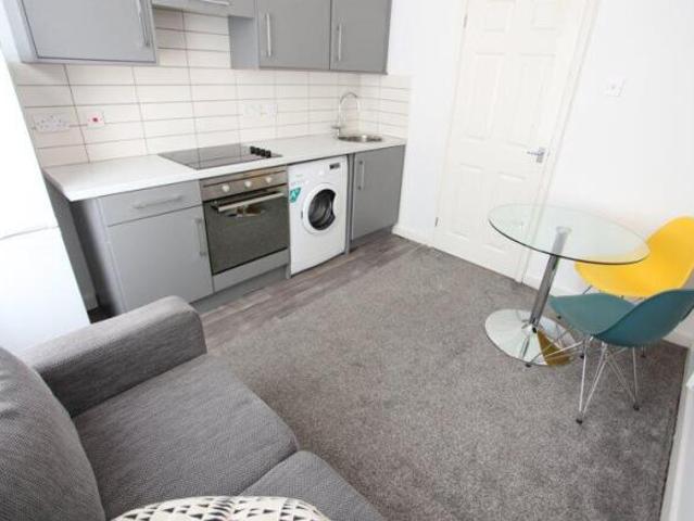2 bedroom flat for rent in Fell Street, L7 2QD, L7
