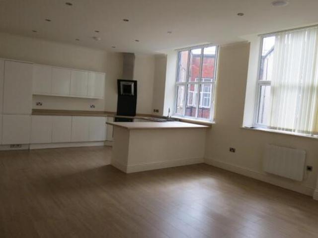 2 bedroom flat for rent in Ferensway, Hull, HU2 8LD, HU2