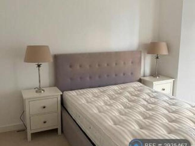 2 bedroom flat for rent in Ferndale Road, London, SW4