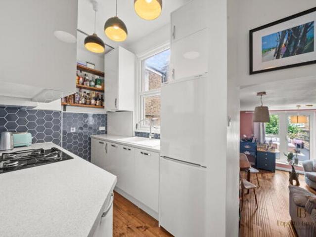 2 bedroom flat for rent in Fernhead Road, W9