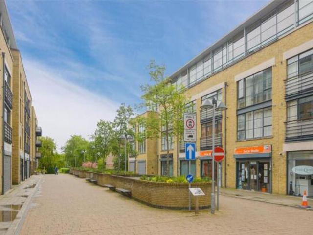 2 bedroom flat for rent in Ferry Lane, Brentford, TW8