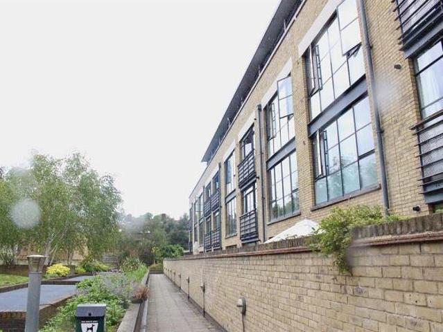 2 bedroom flat for rent in Ferry Lane, Brentford, TW8