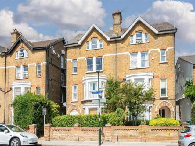 2 bedroom flat for rent in Ferry Road, Teddington, TW11