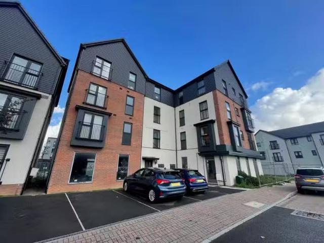 2 bedroom flat for rent in Ffordd Penrhyn, CF62