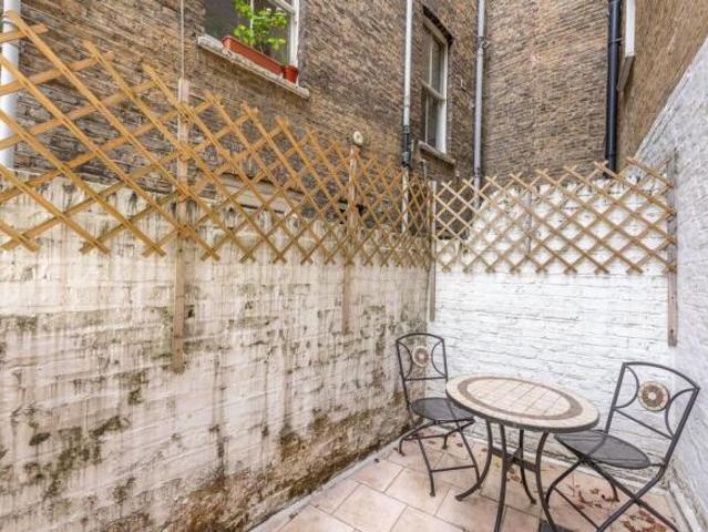 2 bedroom flat for rent in Finborough Road, Chelsea, London, SW10