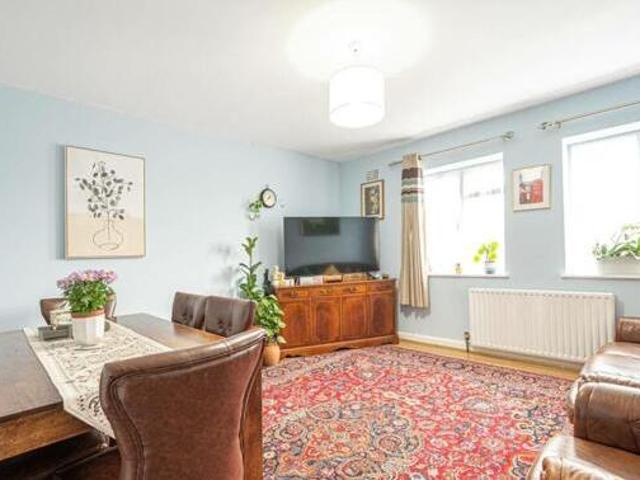 2 Bedroom Flat For Rent In Finchley, London