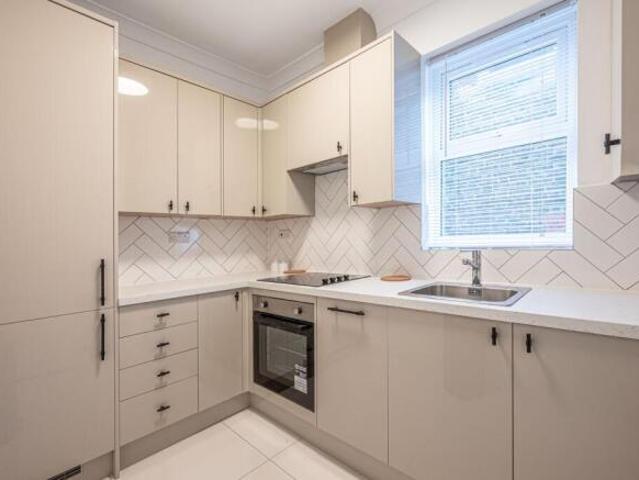 2 bedroom flat for rent in Finchley Road, Child's Hill, London, NW2