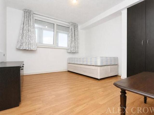 2 bedroom flat for rent in Finsbury House, Partridge Way, Bounds Green, N22