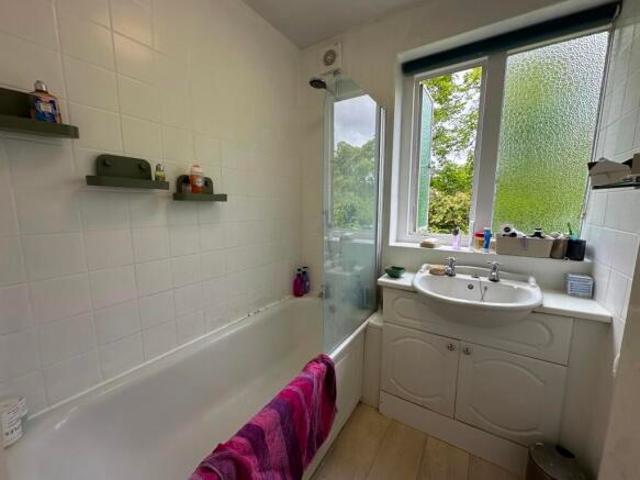 2 bedroom flat for rent in Fife Court, Links Road, Acton, W3