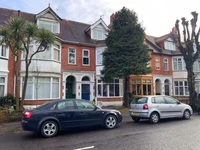 2 bedroom flat for rent in Fishermans Avenue, Southbourne, Bou.