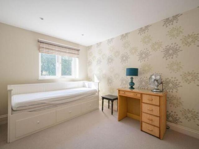2 bedroom flat for rent in Fitzhugh Grove, Wandsworth Common, London, SW18