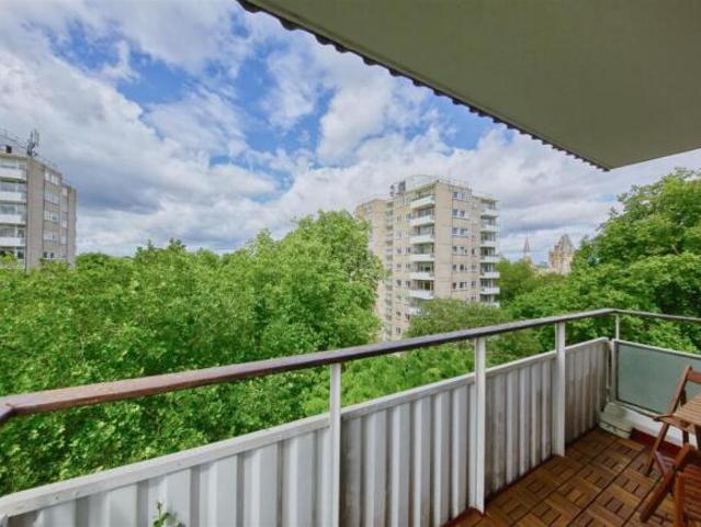 2 bedroom flat for rent in Fitzhugh Grove, London, SW18