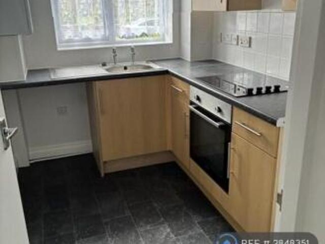2 bedroom flat for rent in Fitzworth Avenue, Poole, BH16