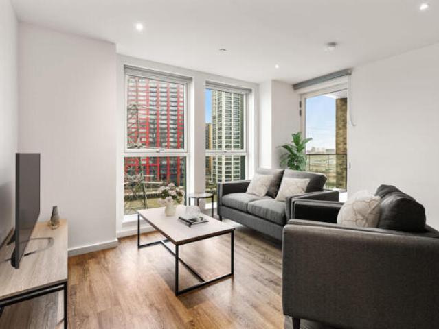 2 bedroom flat for rent in Fizzy East16 A 7 Silvertown Way, London E16 1DL, E16