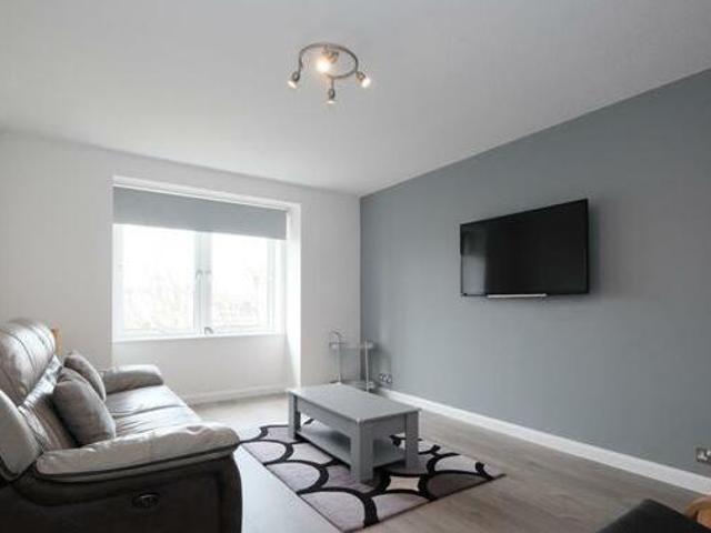 2 Bedroom Flat For Rent In Forbes Street, Top Floor