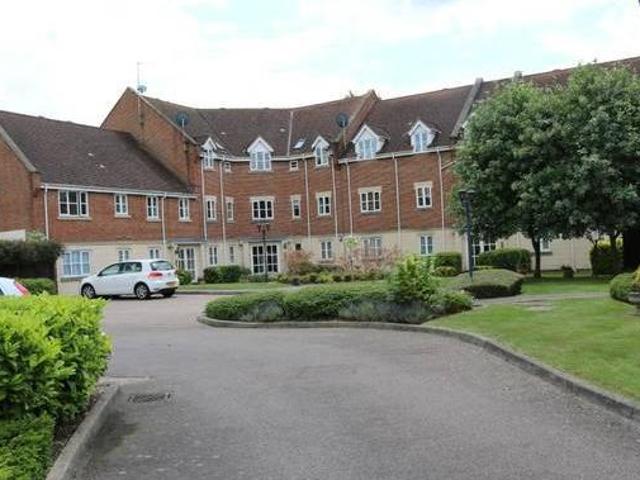 2 bedroom flat for rent in Forest Drive CM16