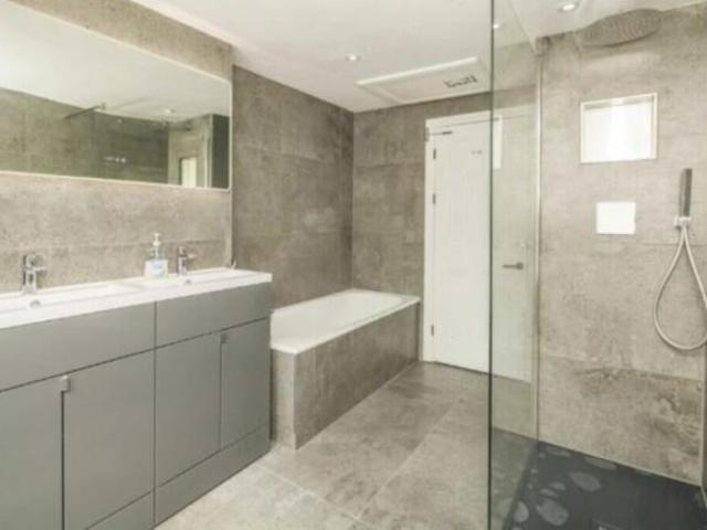 2 bedroom flat for rent in Forest Hill Road, East Dulwich, SE22