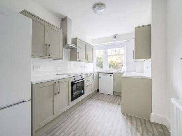 2 bedroom flat for rent in Forest Rise, London, E17