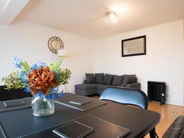 2 bedroom flat for rent in Forest View, Cardiff, CF5