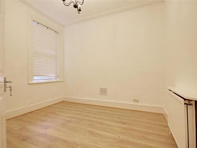 2 bedroom flat for rent in Fotheringham Road, Enfield, EN1
