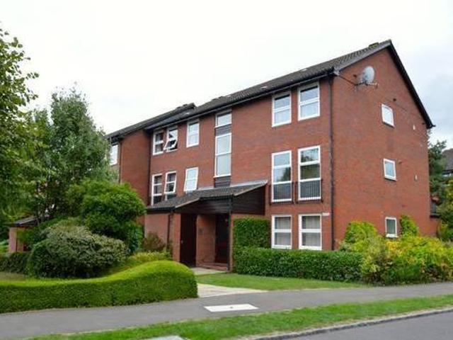 2 bedroom flat for rent in Fountain Gardens Windsor SL4