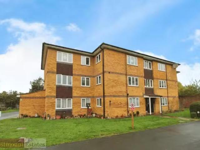 2 bedroom flat for rent in Fox Hollow Drive, Bexleyheath, DA7