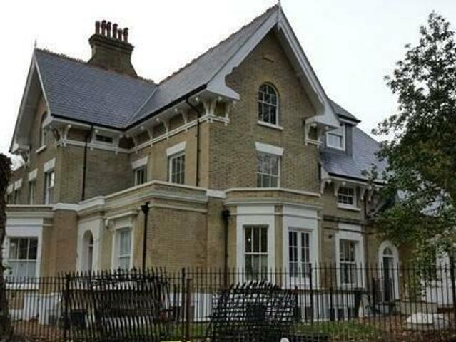 2 bedroom flat for rent in Fox Hill London SE19