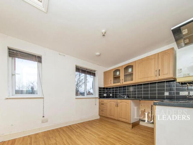2 bedroom flat for rent in Foxhall Road, Ipswich, IP3