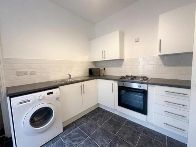 2 bedroom flat for rent in Foxhall Road, Nottingham, NG7