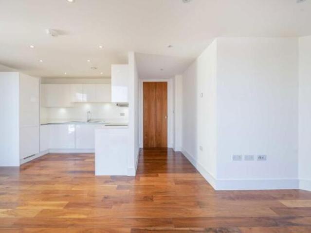 2 bedroom flat for rent in Flower Lane, Mill Hill, NW7