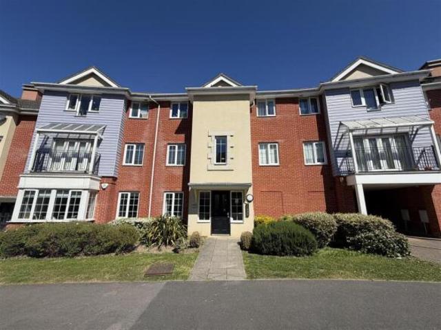 2 bedroom flat for rent in Flowers Avenue, Ruislip, HA4