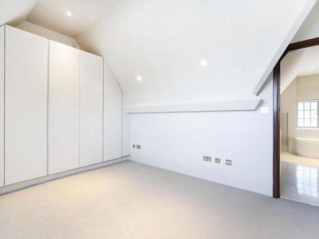 2 bedroom flat for rent in Flood Street, London, SW3