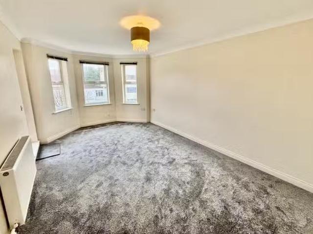 2 bedroom flat for rent in Florence Road, BH5