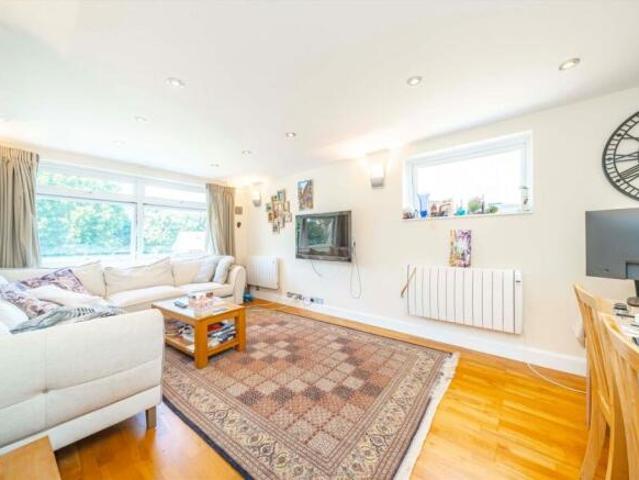 2 bedroom flat for rent in Florence Road, Ealing, W5