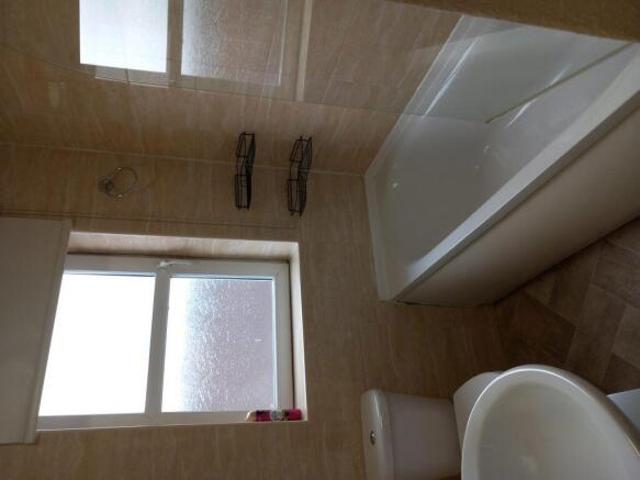 2 bedroom flat for rent in Flat B, 16 Blenheim Square, Leeds LS2 9AR. LS2