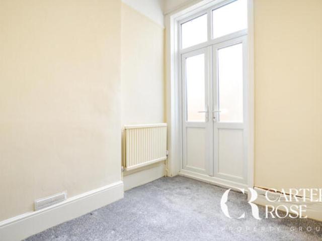 2 bedroom flat for rent in Flat B, Gleneldon Road, Lambeth, London, SW16