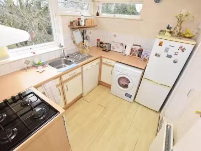 2 bedroom flat for rent in Flat, Edencroft, Wheeleys Road, Bi.