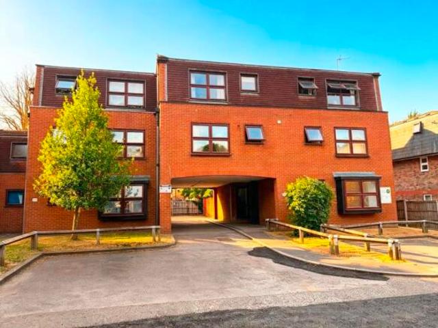 2 bedroom flat for rent in Flat, Gresham Court, Gresham Road, Brentwood, CM14