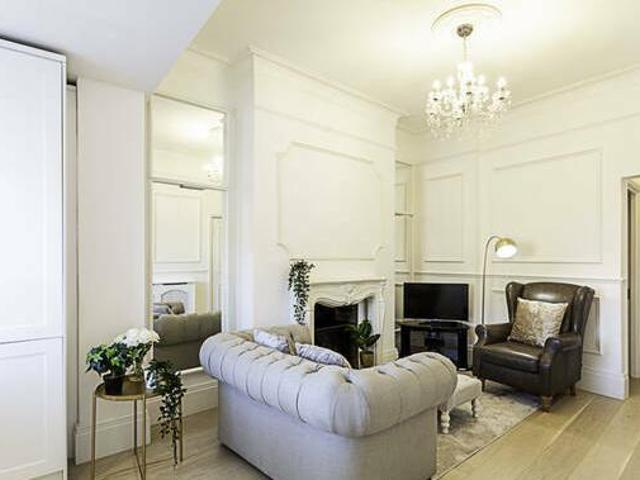2 bedroom flat for rent in Flat Sheen RoadLondonTW9